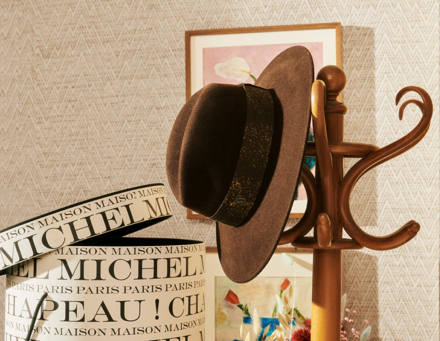 Les Chapeaux Iconiques de la Maison Michel : Élégance et Intemporalité ...